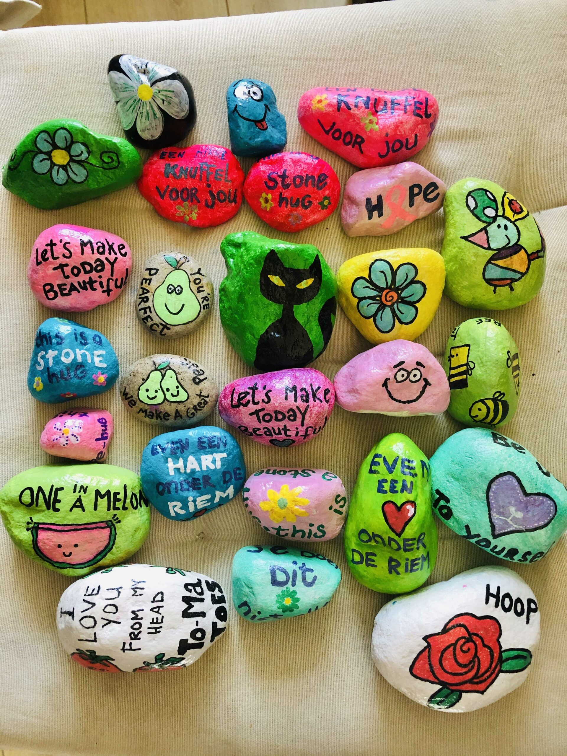 Happy Stones: kleurrijk beschilderde steentjes
