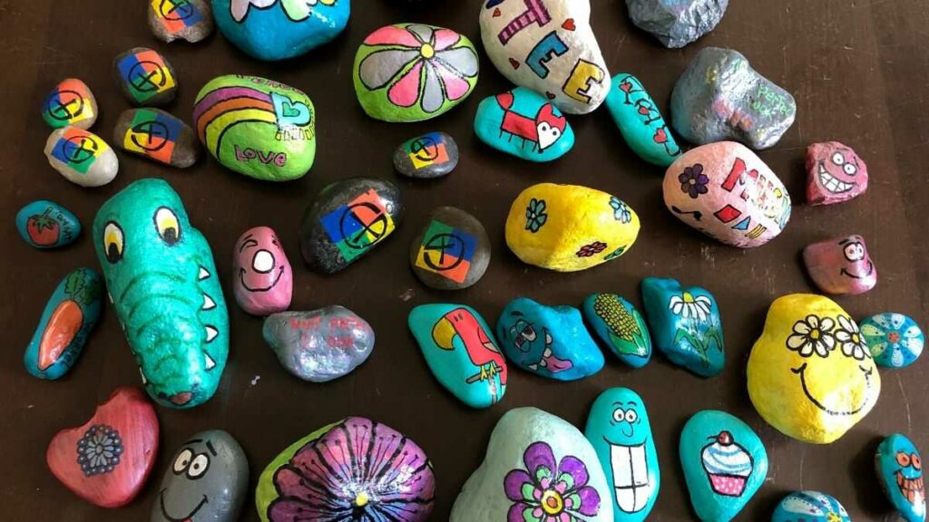 Happy Stones: kleurrijk beschilderde steentjes